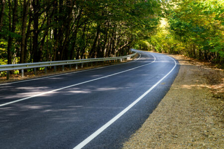 Mengenal Jenis dan Arti Marka Jalan Beserta Fungsinya